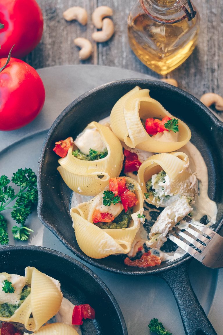 Pesto Stuffed Pasta w/ White Sauce – healthienut