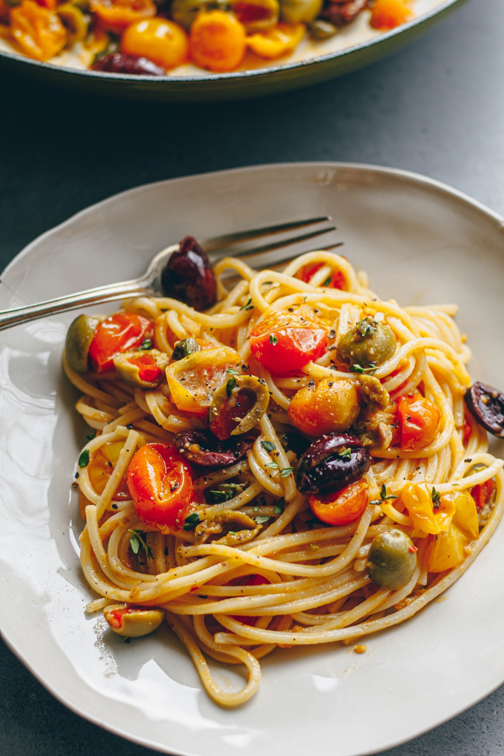 Pasta with Cherry Tomatoes, Olives, & Capers – healthienut